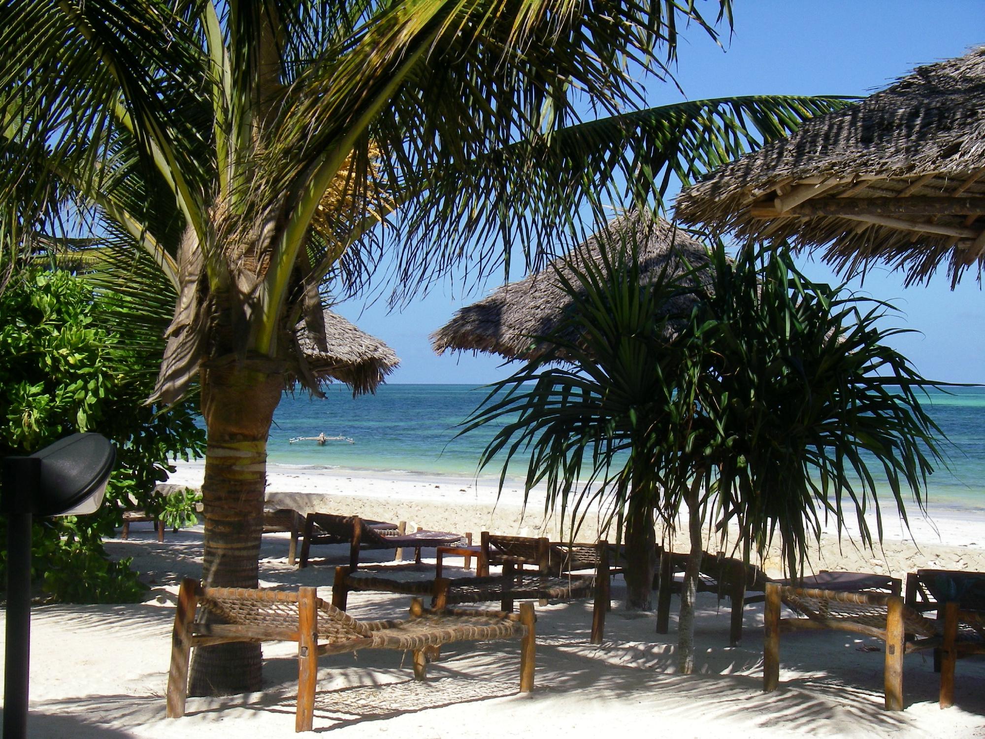 Uroa Bay Beach Resort – Zarosa Tours